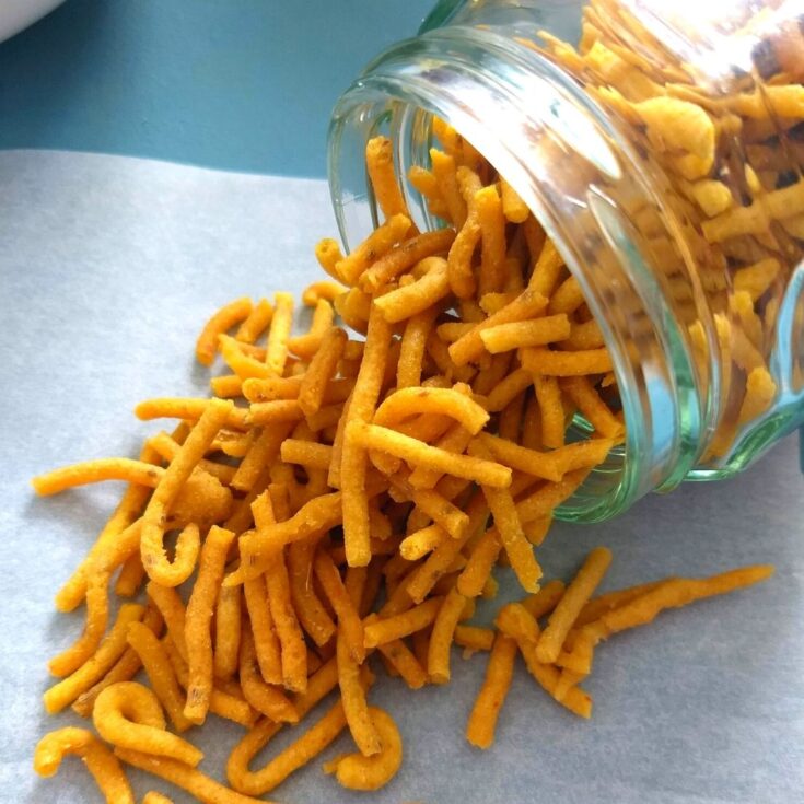 Besan ke Namkeen Sev | Indian Diwali Snack - Cook With Renu