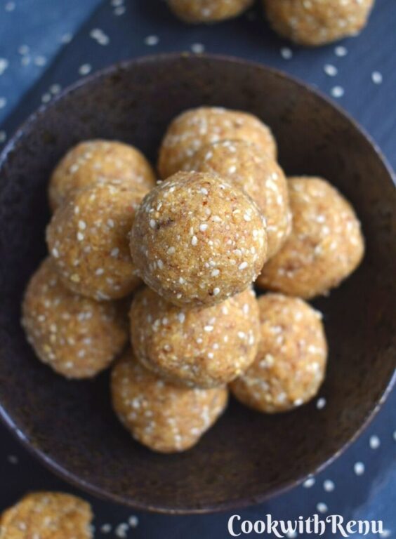 Til Bhugga | Til Khoya ladoo (Using Milk Powder) - Cook With Renu