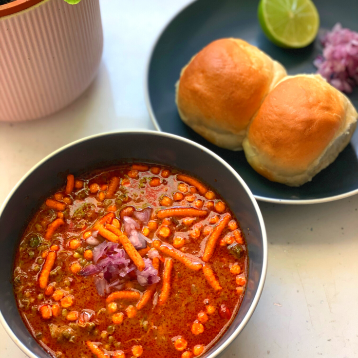Maharashtrian Spicy Misal Pav - Cook With Renu